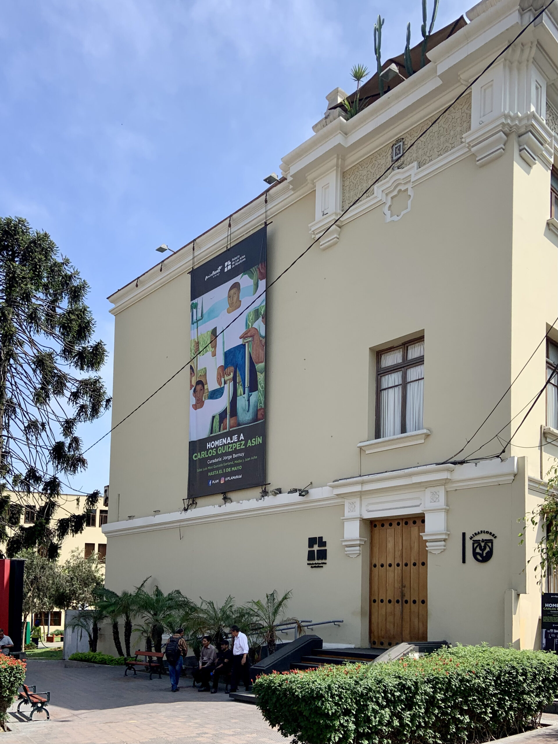 Municipalidad de Miraflores: la imagen de un gran recinto cerrado al ...