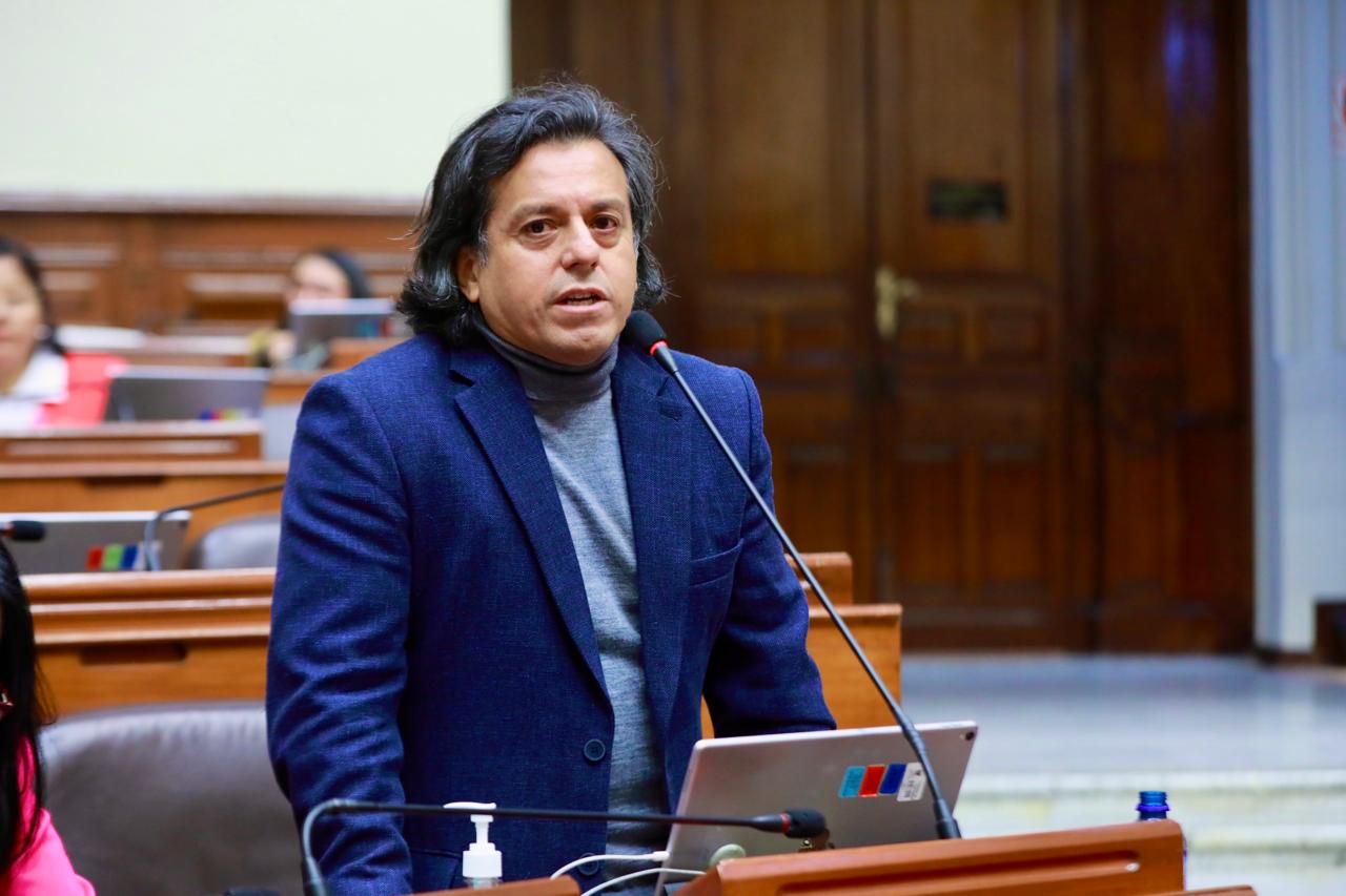 Edward Málaga se incorpora a la bancada Avanza País - Caretas Política