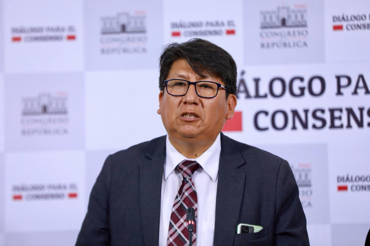 Waldemar Cerrón busca que taxis colectivos puedan operar en Lima y ...