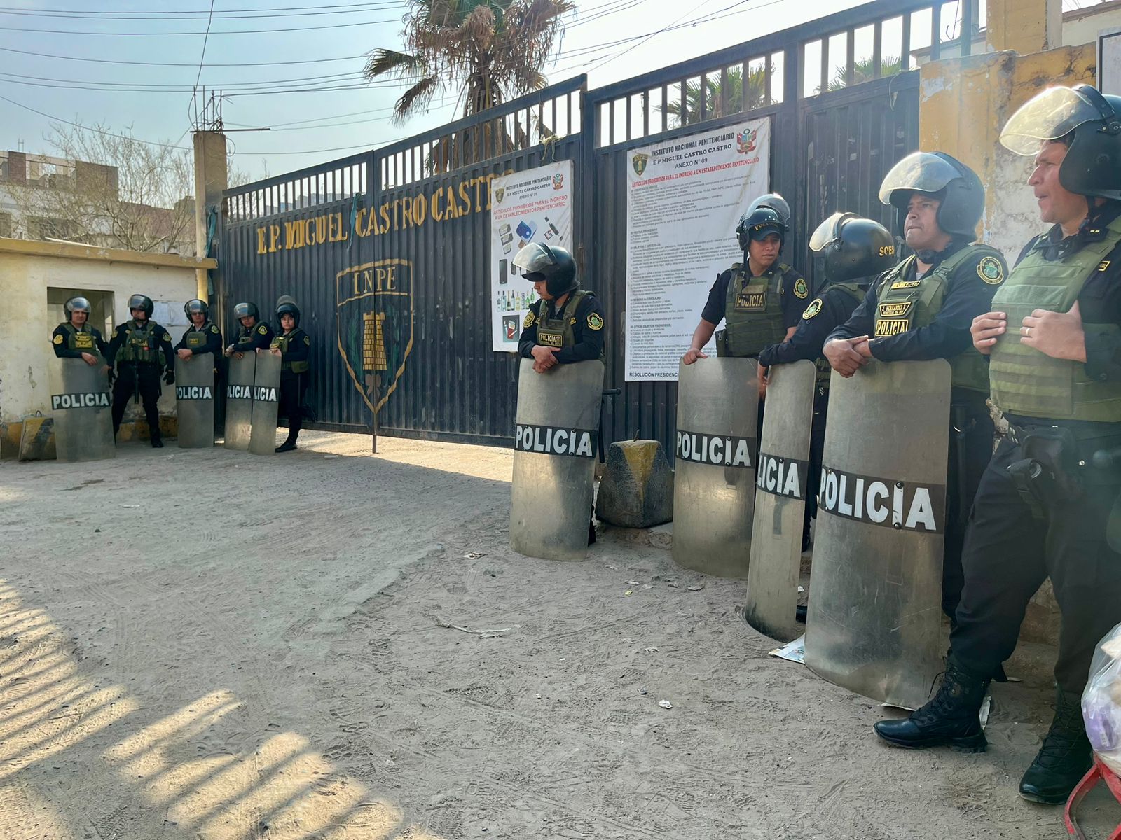 Investigarán amenazas en el penal Miguel Castro Castro - Caretas Nacional