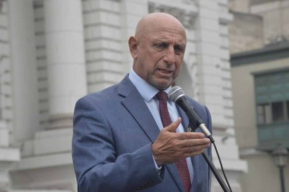 José Cueto critica el uso político del asesinato de Paul Flores - Caretas home_principal_secundario