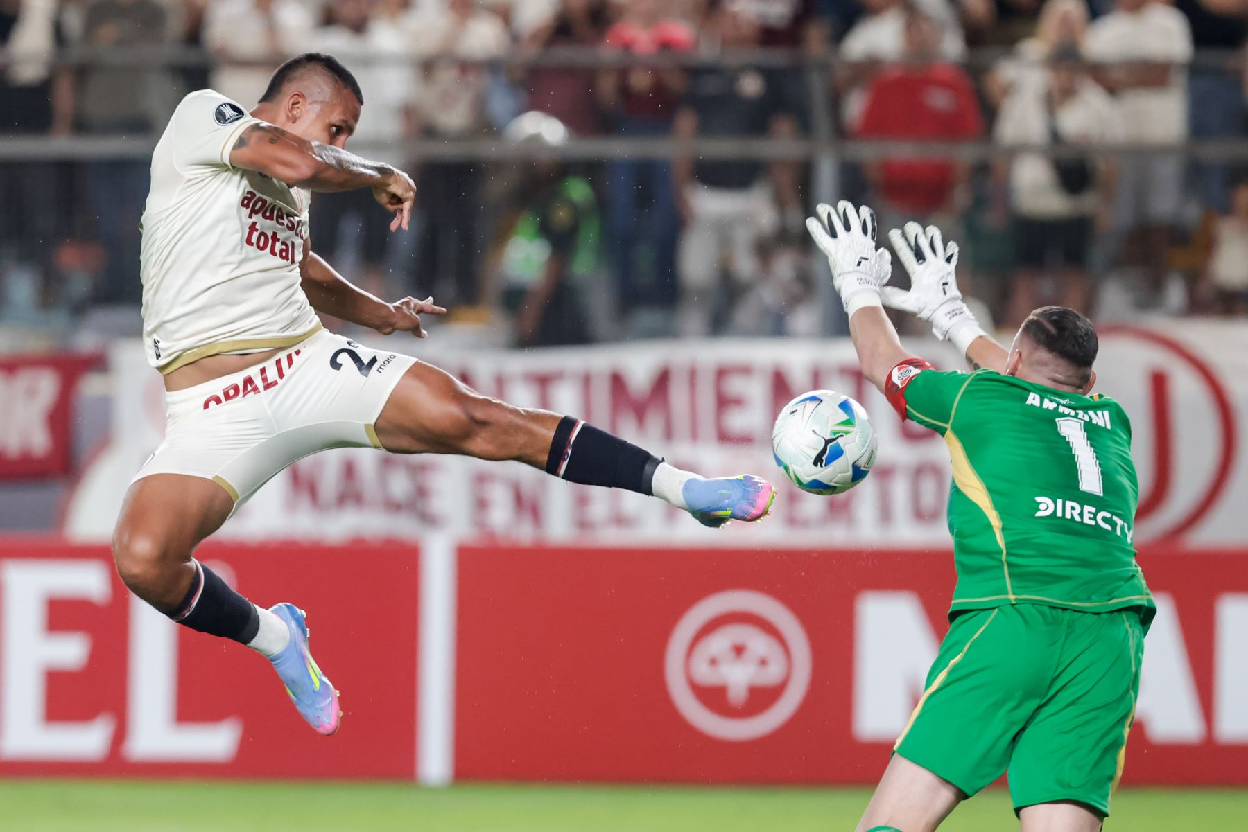 La 'U' no pudo en casa: Universitario cae 1-0 ante River Plate en su ...